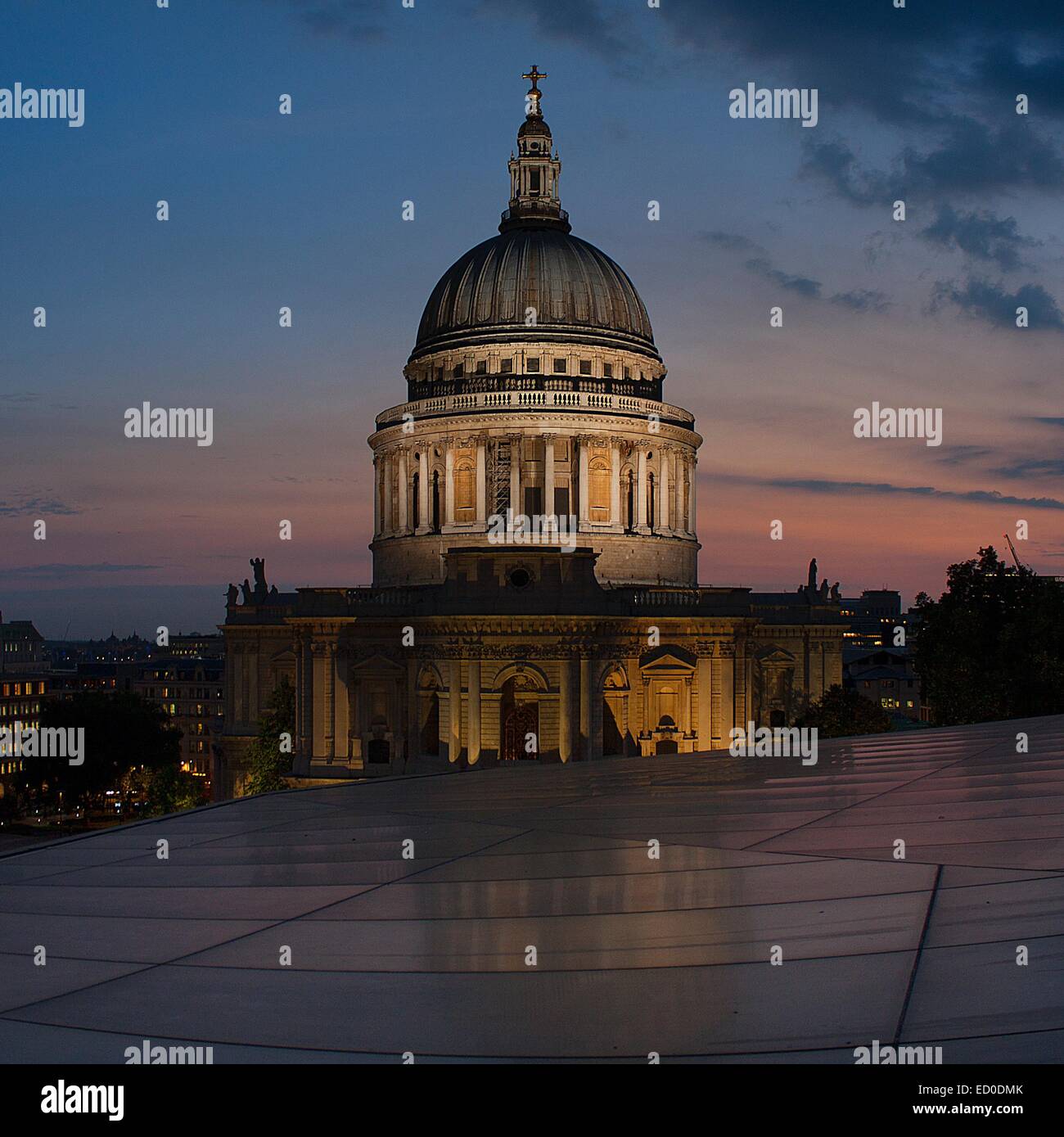 London building roof dome hi-res stock photography and images - Alamy