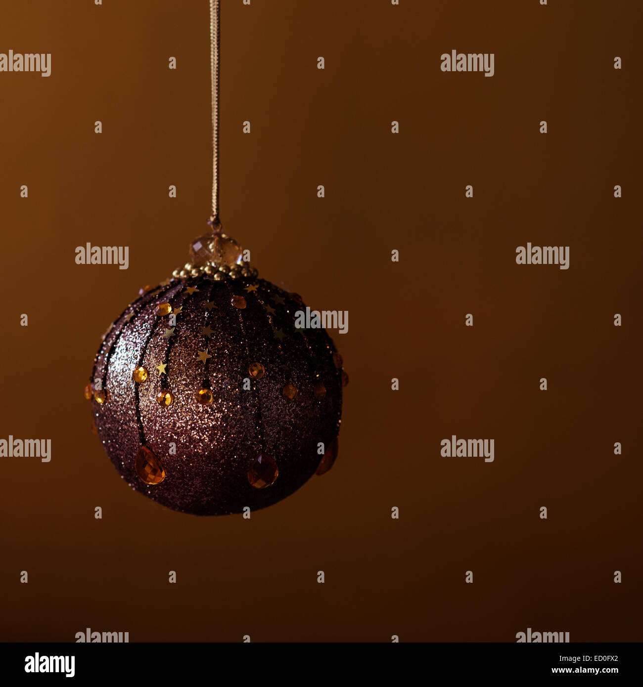 Hanging by string hi-res stock photography and images - Alamy