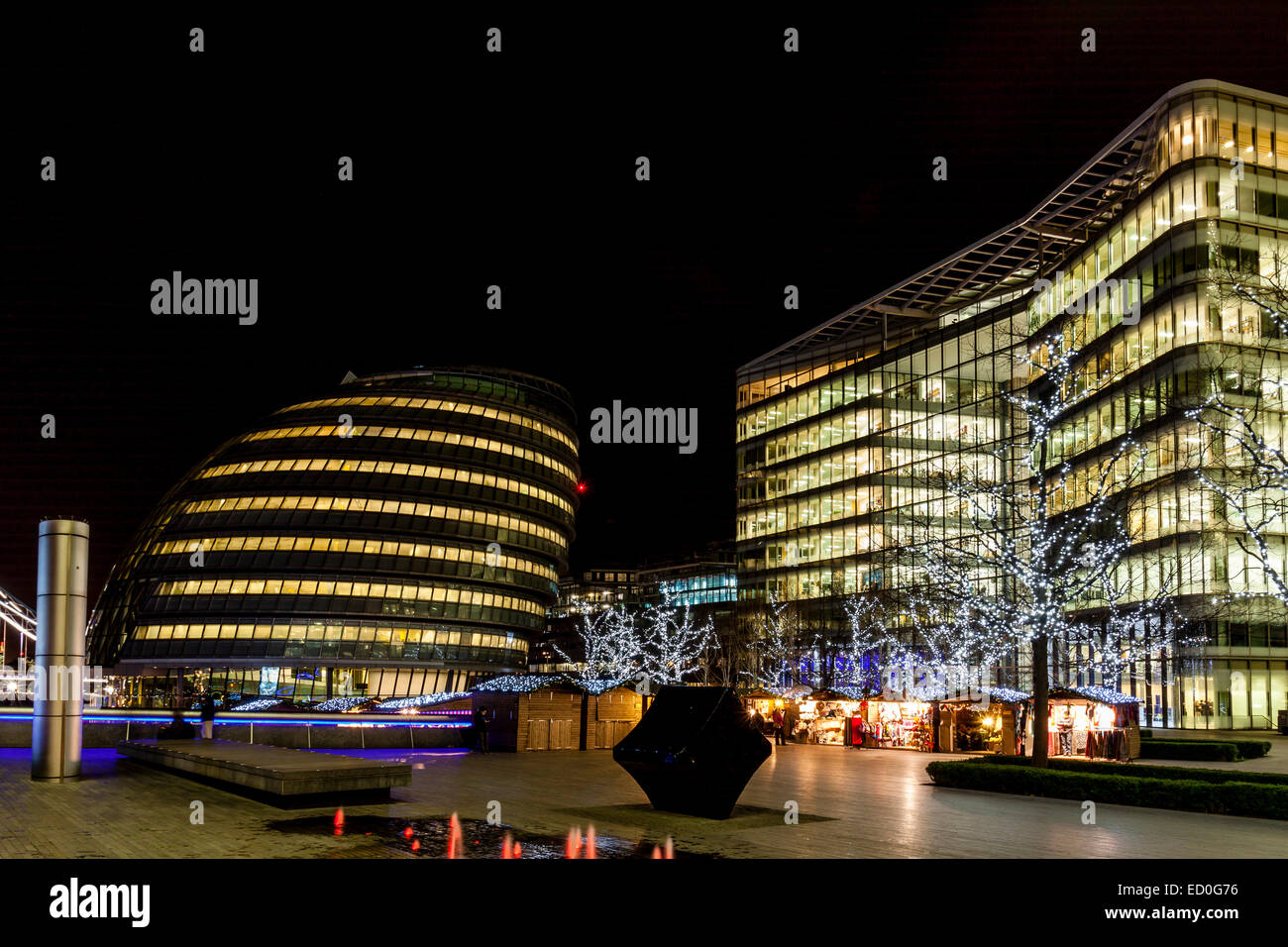 City Hall and The More London Riverside Development, London, England ...