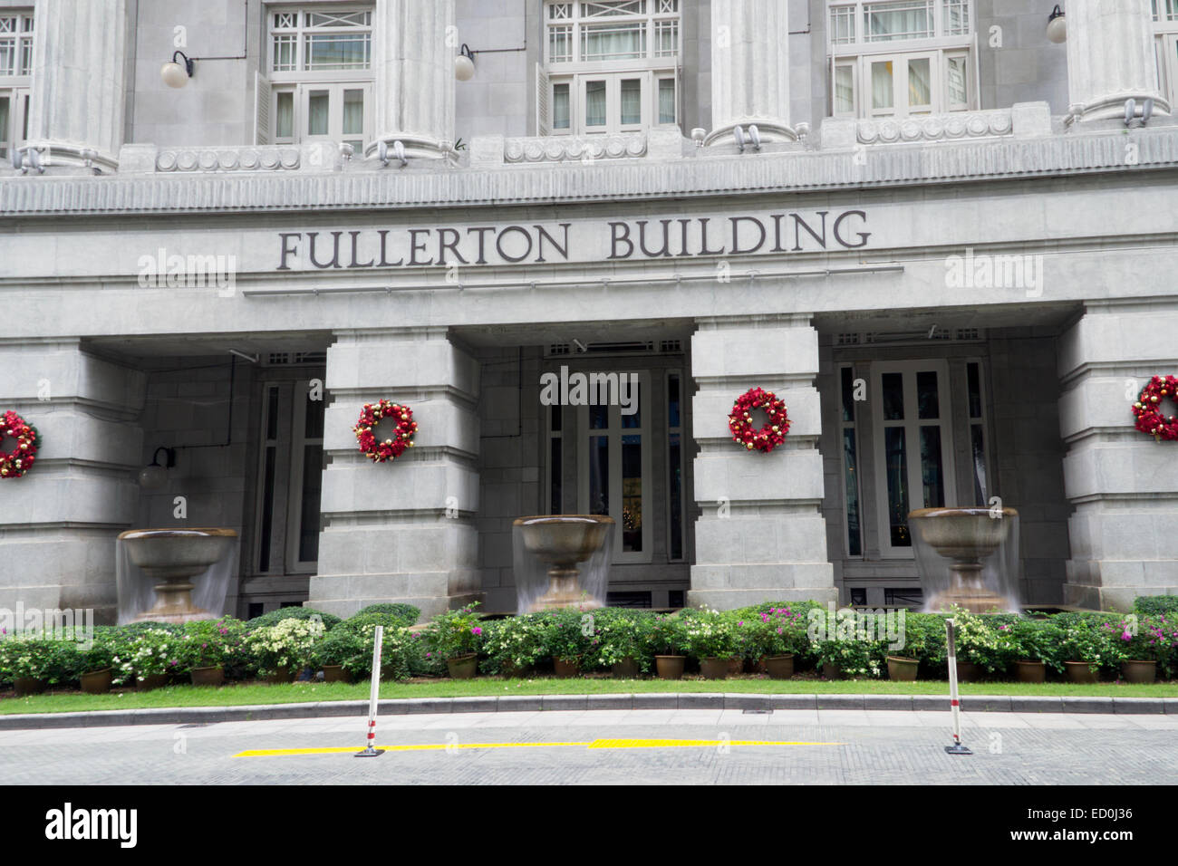 Fullerton building singapore hi-res stock photography and images - Alamy