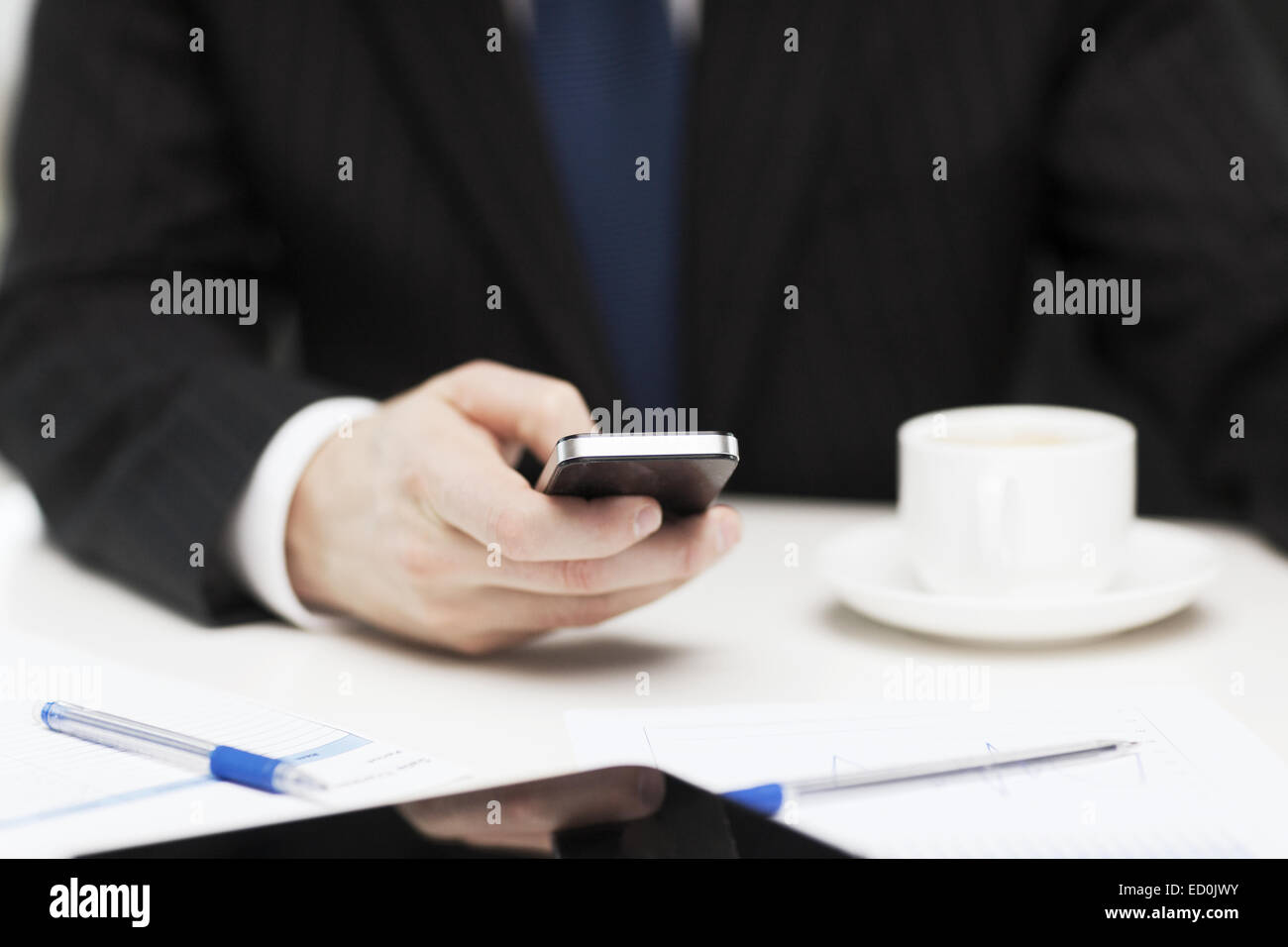 Smartphone reading hi-res stock photography and images - Alamy