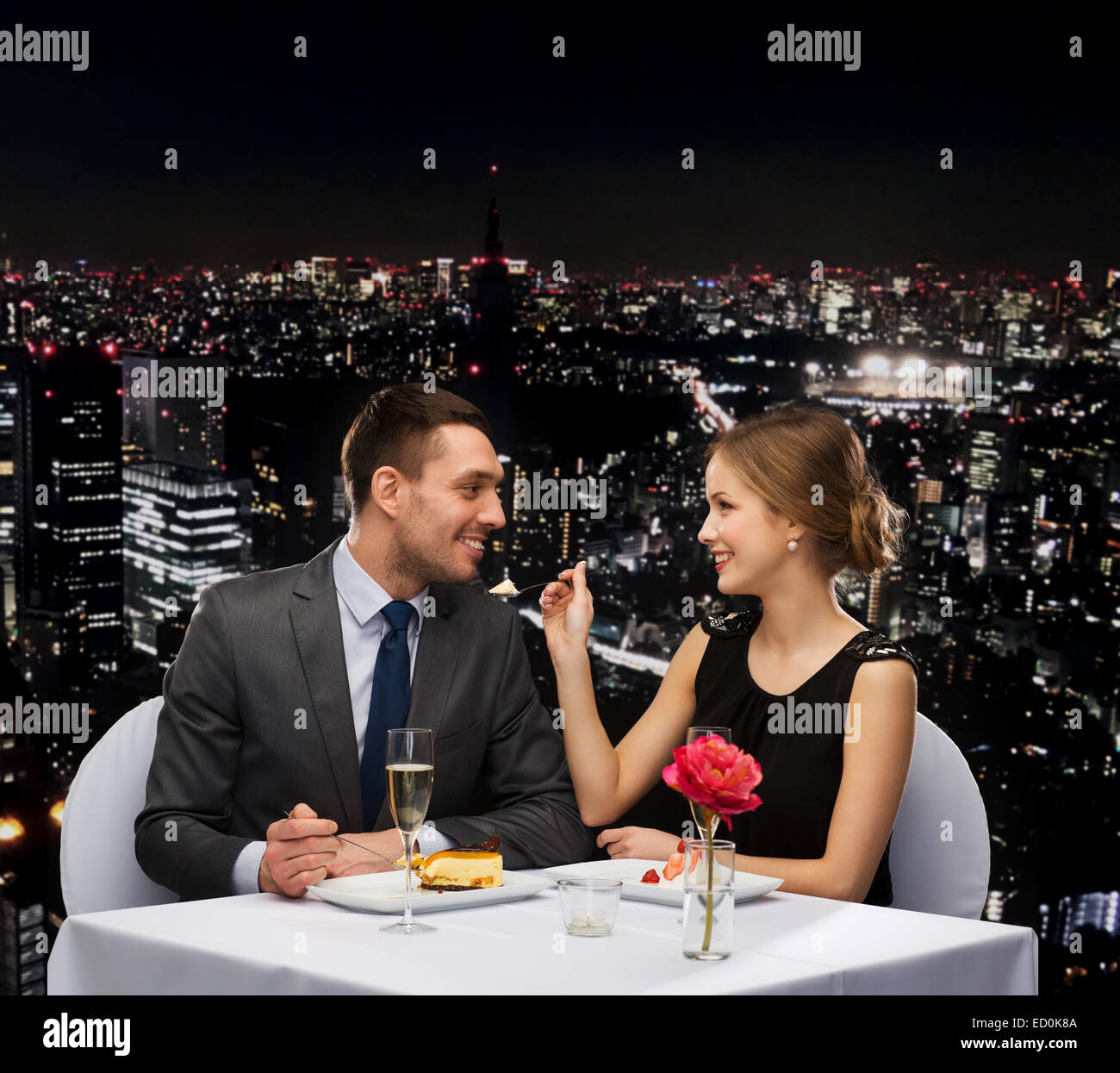 Couple sharing food meal restaurant hi-res stock photography and images ...