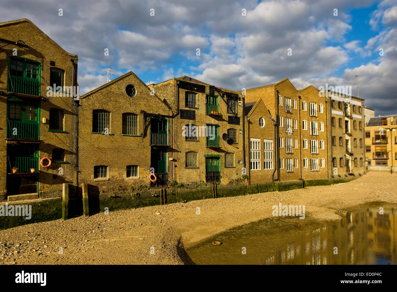 Architecture in London Canary Wharf-Docklands area Stock Photo - Alamy