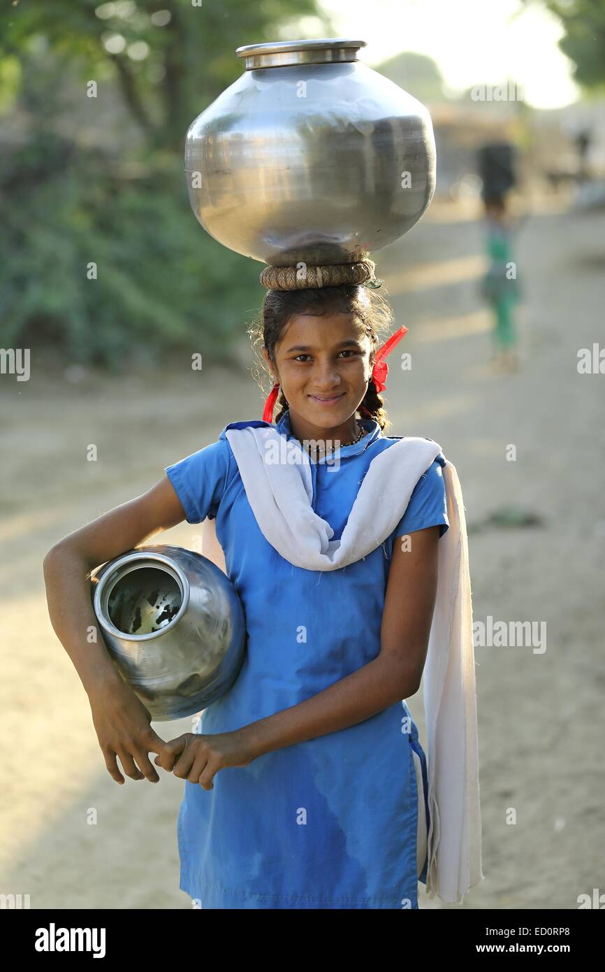 Girl carrying pot water jug jar hi-res stock photography and images - Alamy