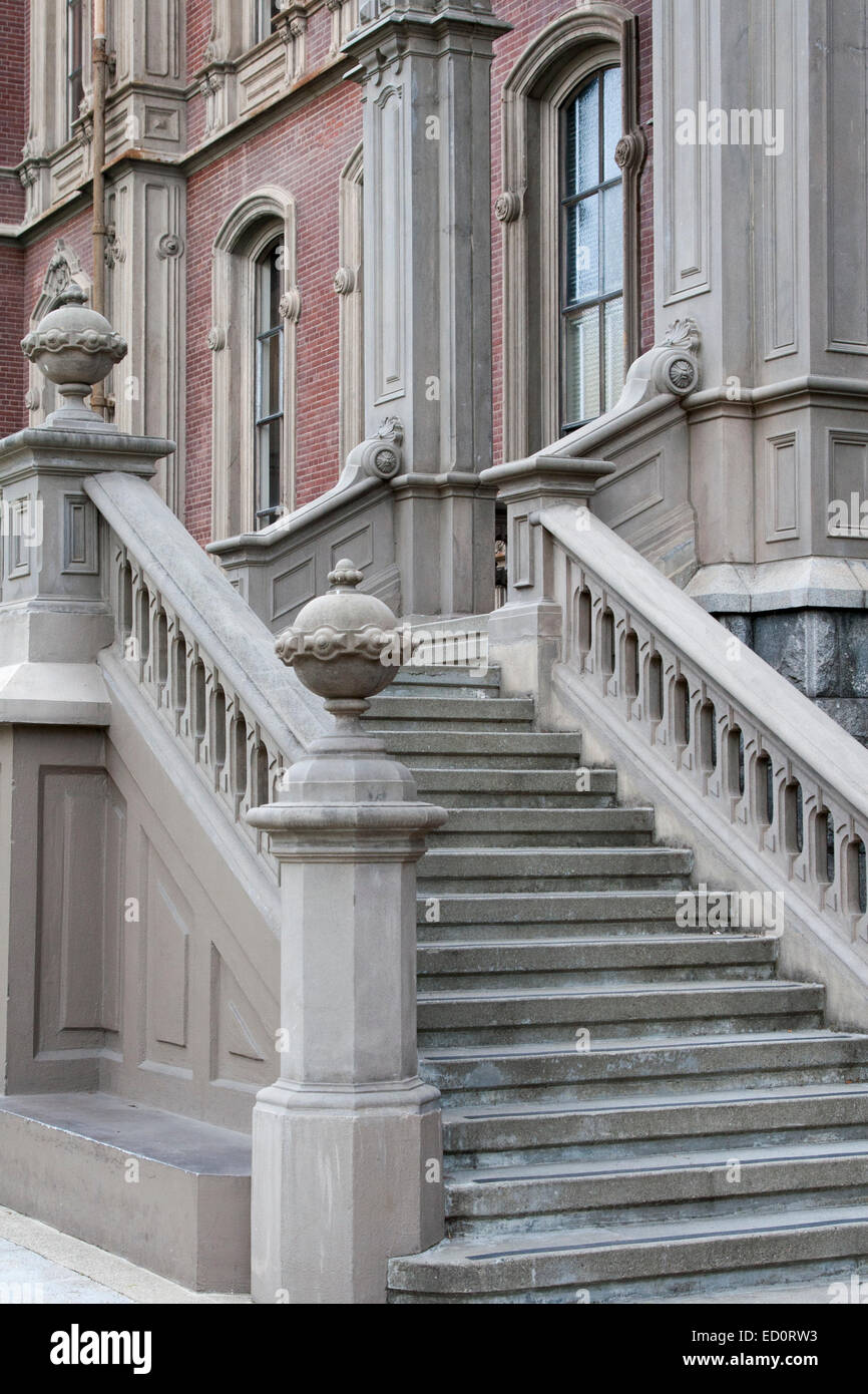 Entrance to South Hall on the UC Berkeley campus Stock Photo - Alamy