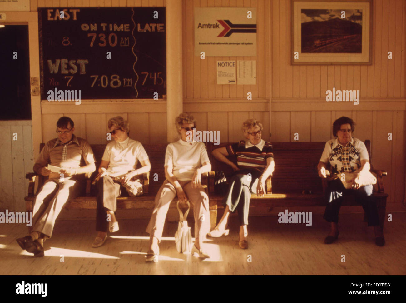 Passengers waiting amtrak station hi-res stock photography and images ...
