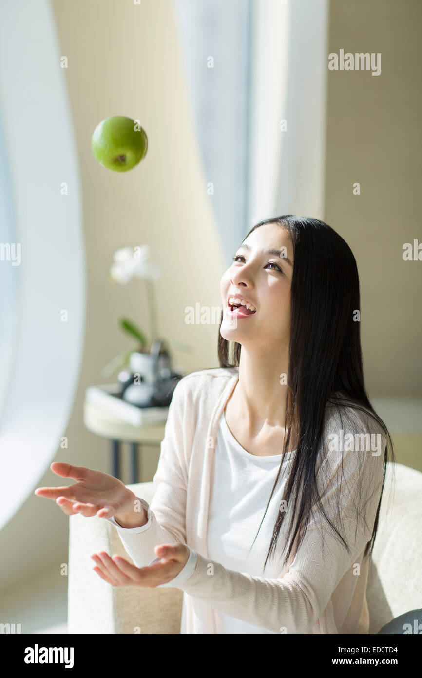 Throwing away food hi-res stock photography and images - Alamy