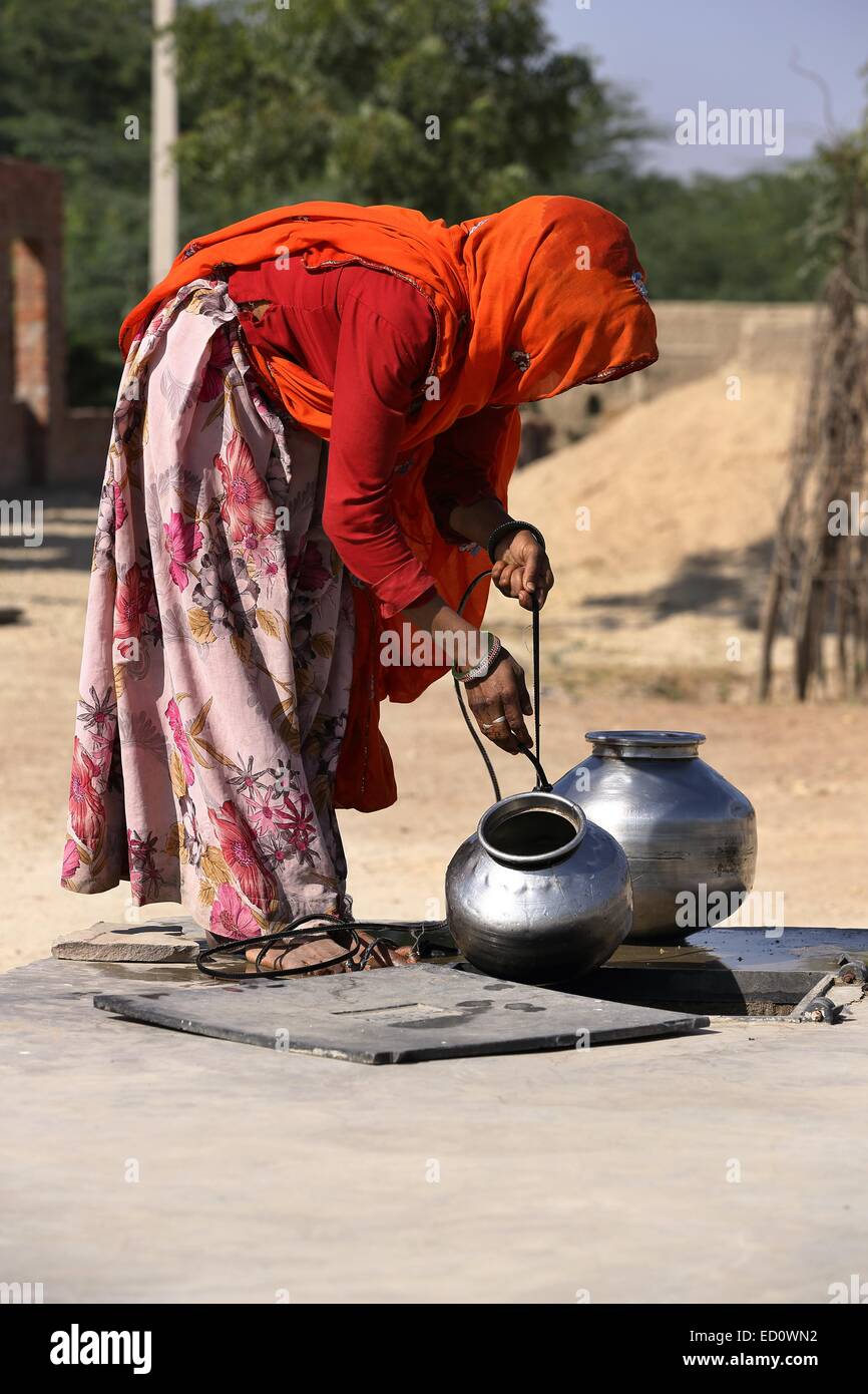 Indian girl carrying water pots hi-res stock photography and images - Alamy