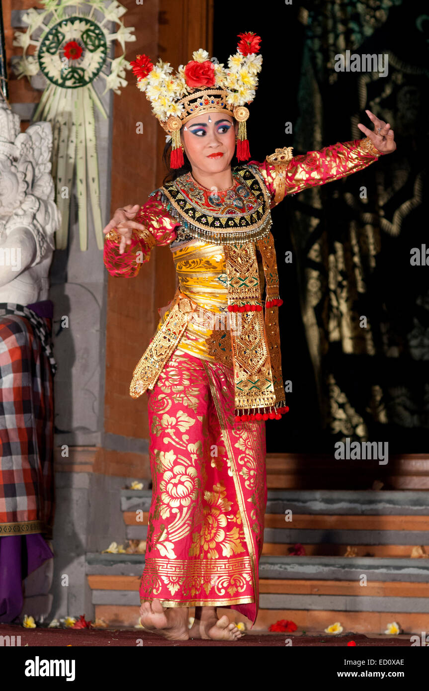 Dance called "Legong Dance" at the Palace of Ubud. Ubud-Bali ...