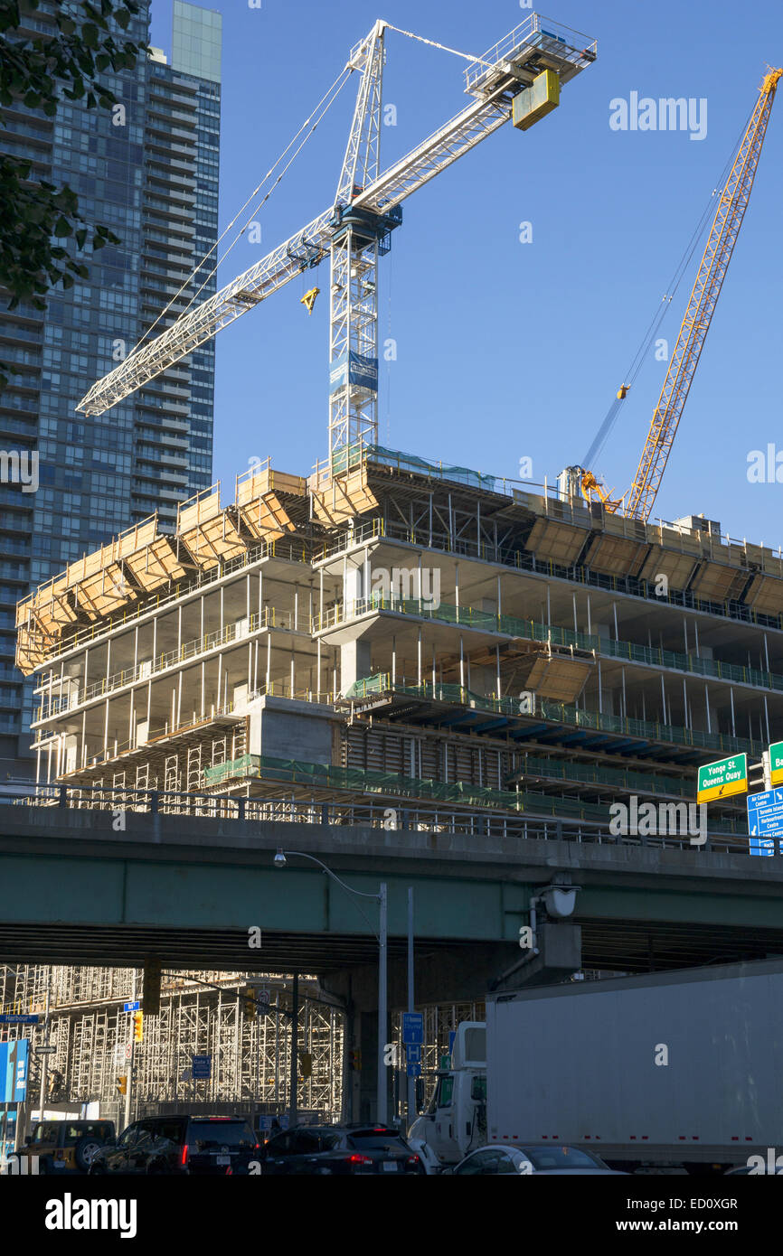 Toronto construction crane hi-res stock photography and images - Alamy