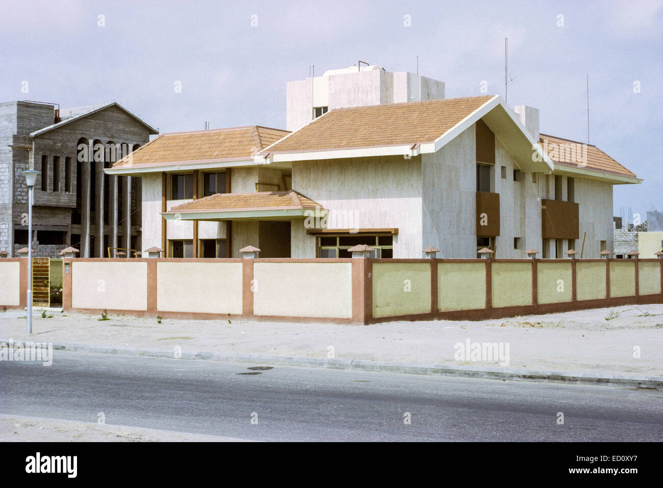 Kuwait march 1972 house architecture hi-res stock photography and ...