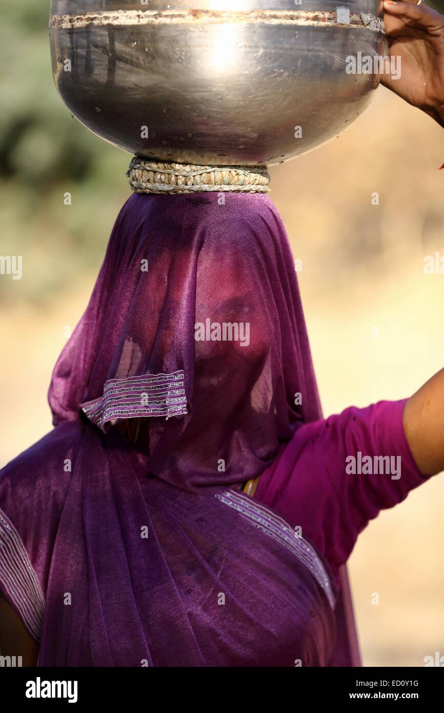 Indian girl carrying water pots hi-res stock photography and images - Alamy