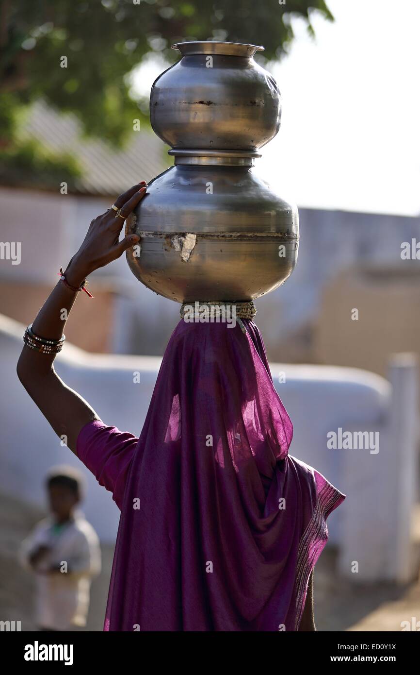Indian girl carrying water pots hi-res stock photography and images - Alamy