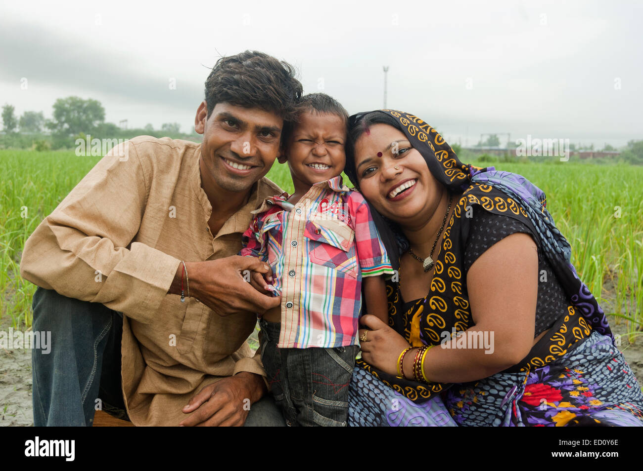 Indian rural parents child field hi-res stock photography and images ...