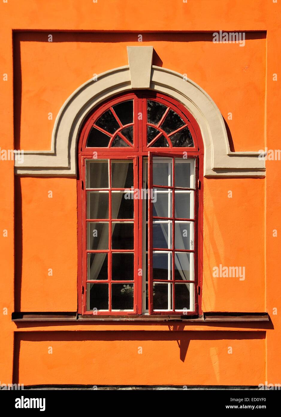 Yellow cladding hi-res stock photography and images - Alamy