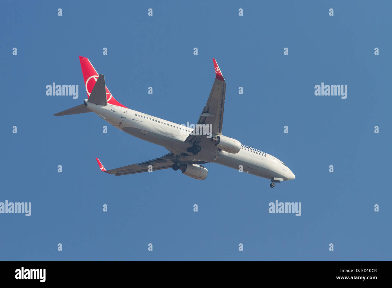 ISTANBUL, TURKEY - AUGUST 16, 2014: Turkish Airlines Boeing 737-800 ...