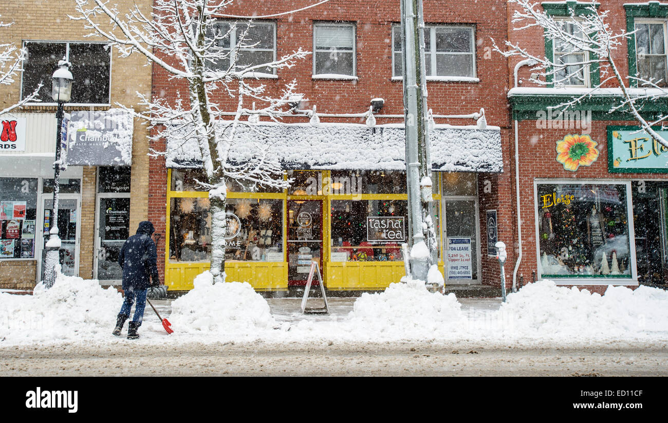 Falling snow atlantic canada hi-res stock photography and images - Alamy