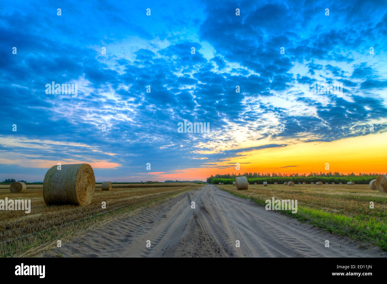 Sunset over the farm photo hi-res stock photography and images - Alamy