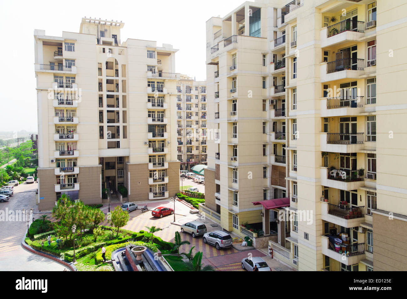 High rise car park from outside hi-res stock photography and images - Alamy