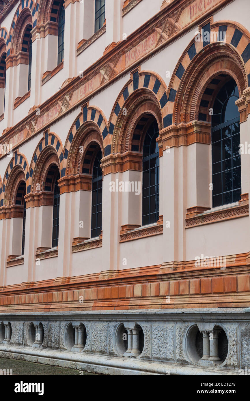 Detail of the exterior south wall of the Natural History Museum in ...