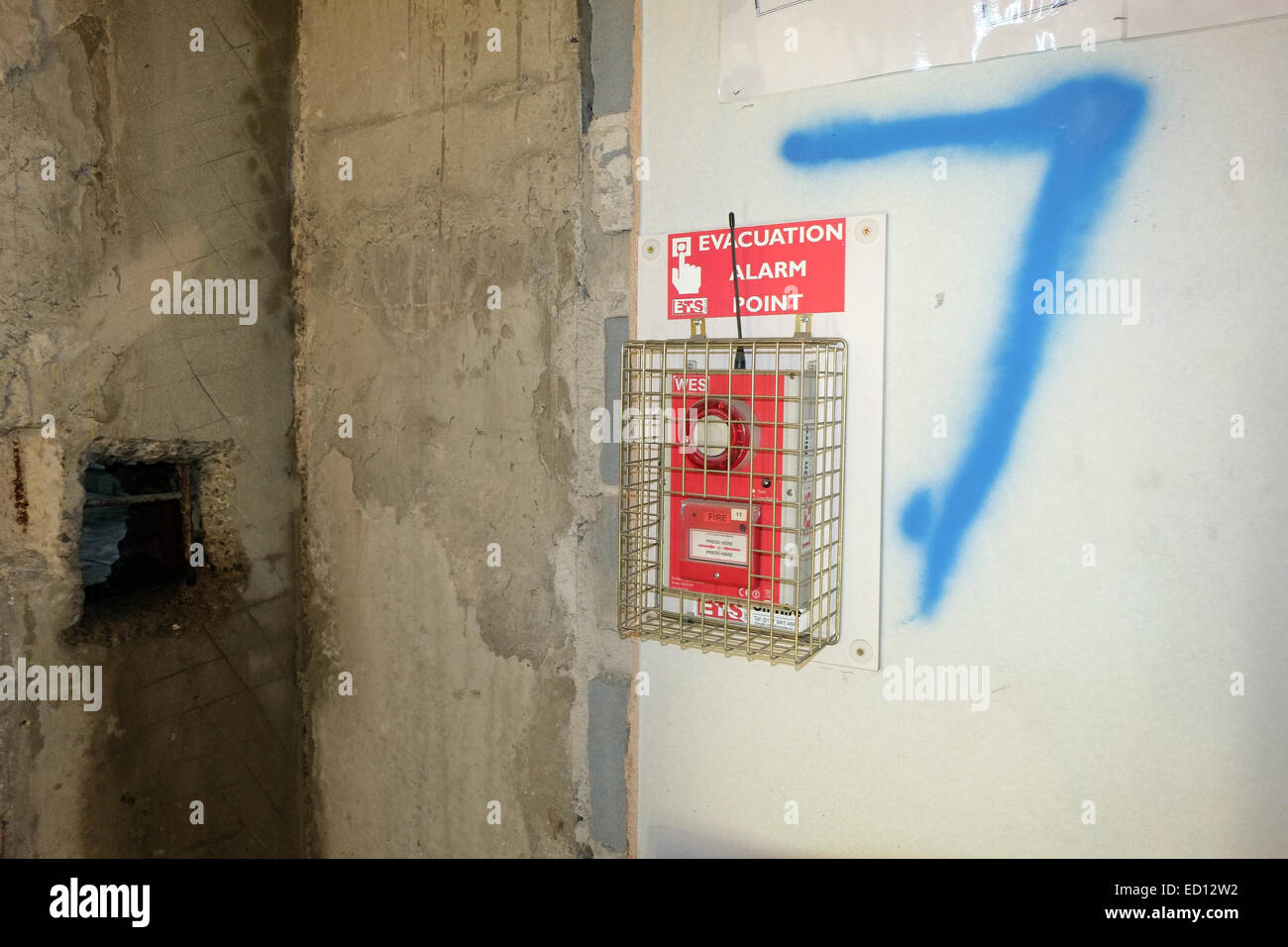 Fire alarm call point hi-res stock photography and images - Alamy