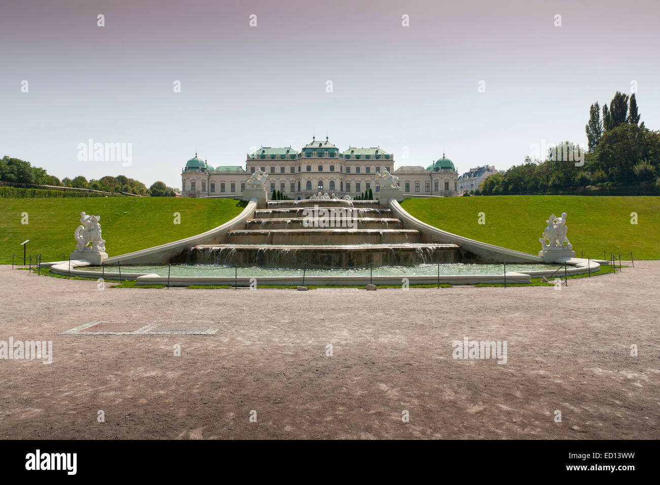 Stepped fountain and facade of Upper Belvedere Palace in Vienna Stock ...