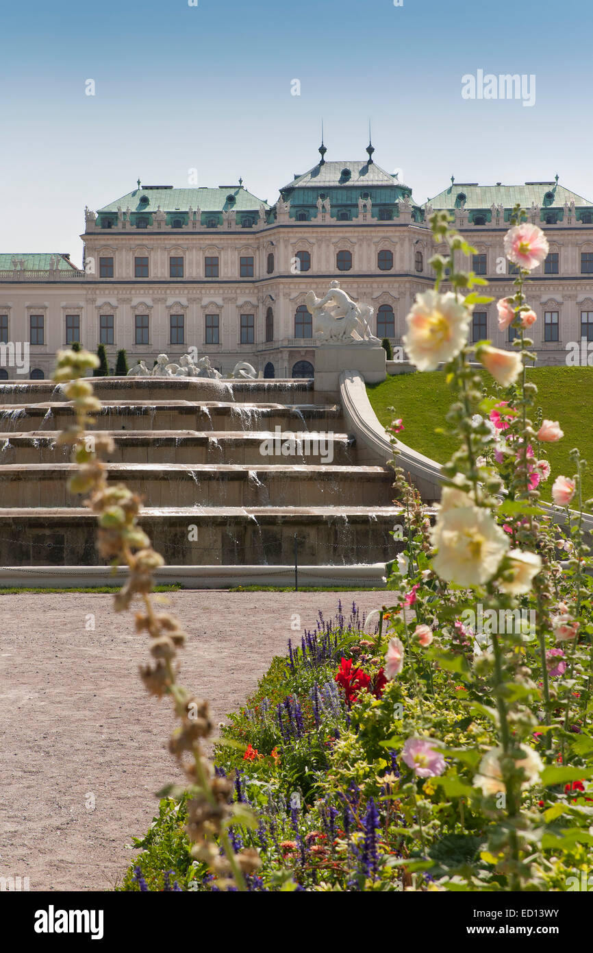 Stepped fountain and facade of Upper Belvedere Palace in Vienna Stock ...