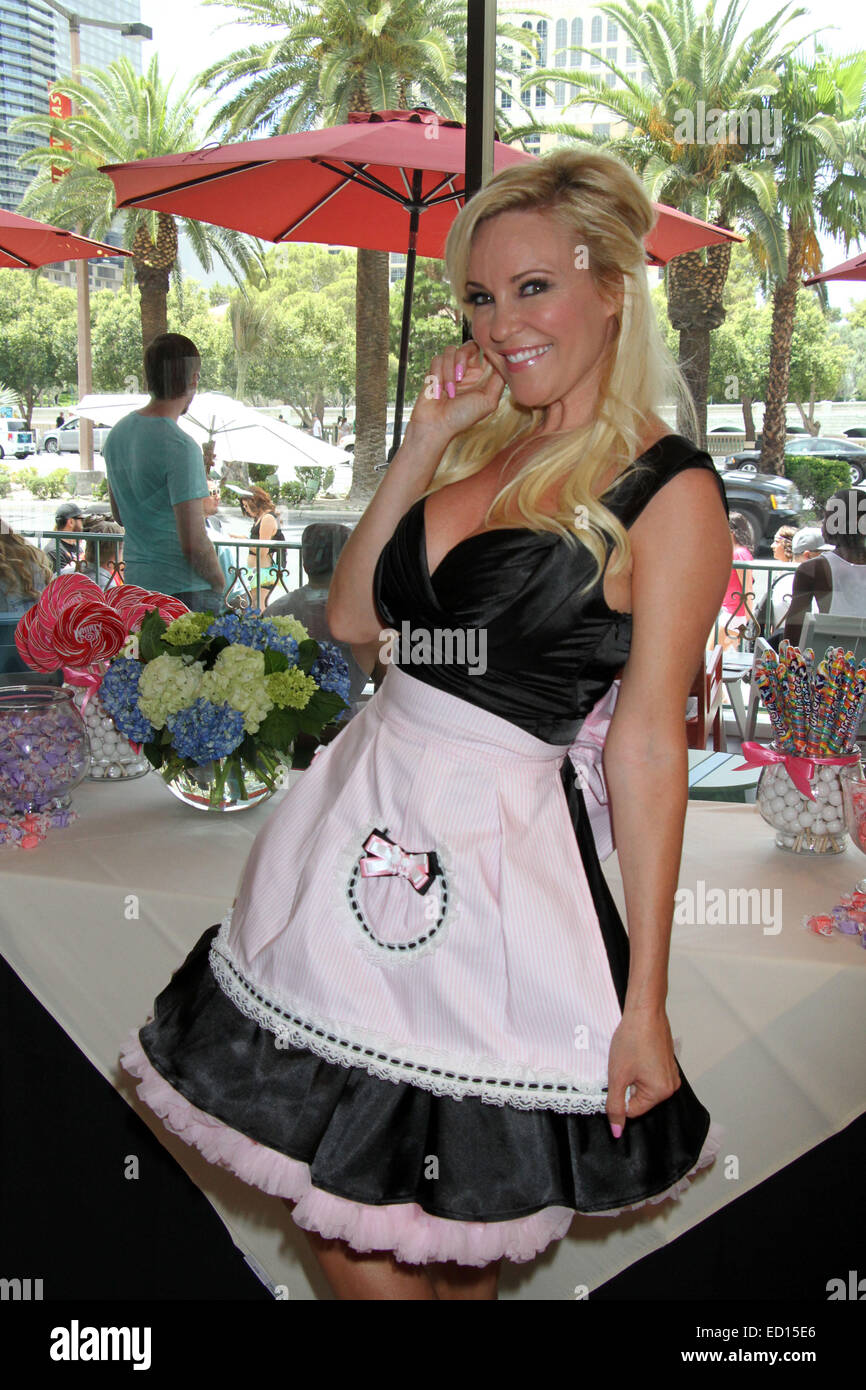Bridget Marquardt hosts a trunk show at Sugar Factory Bar & Grill to ...