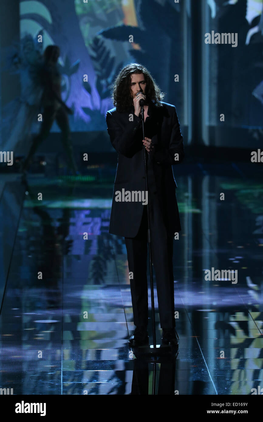 The victorias secret fashion show runway hi-res stock photography and ...