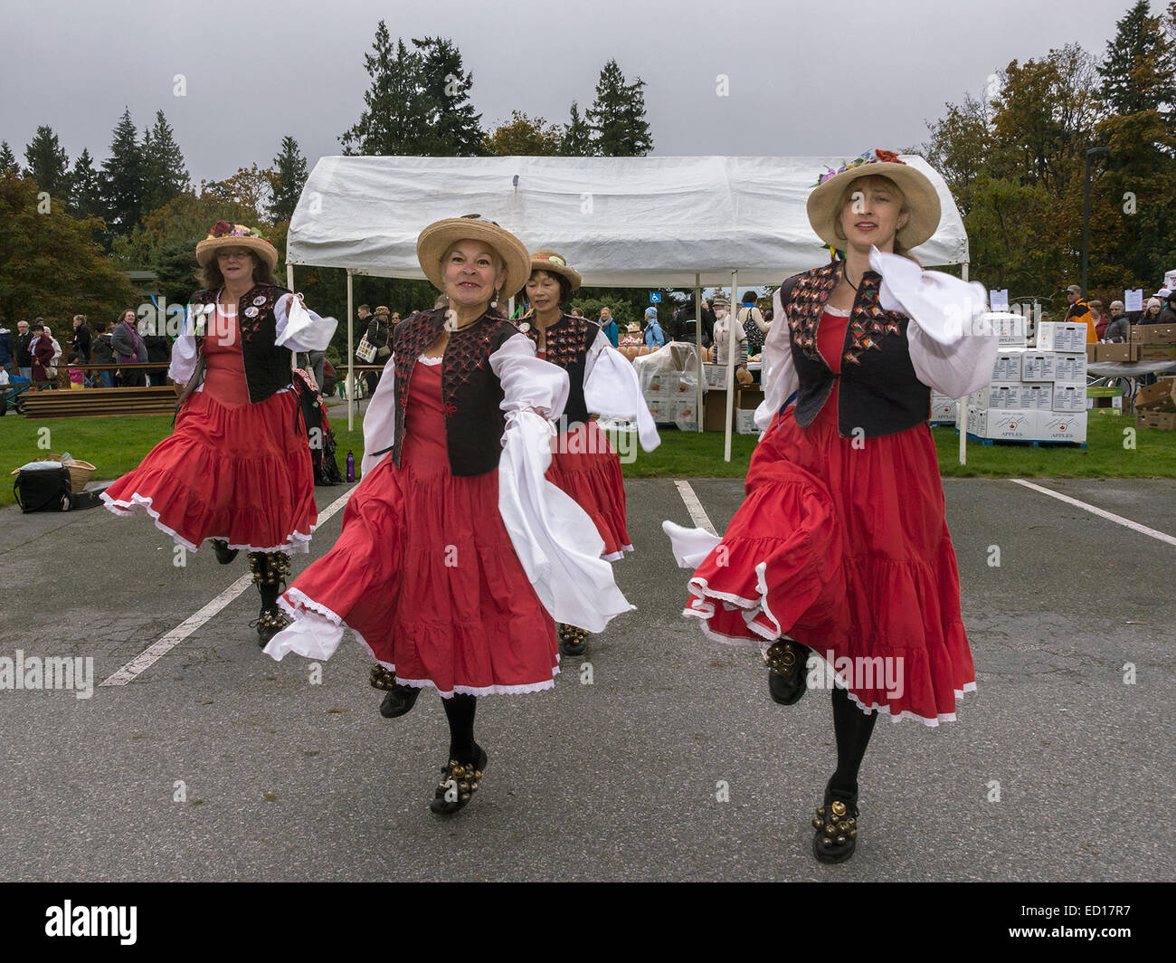Morris dancers hi-res stock photography and images - Alamy