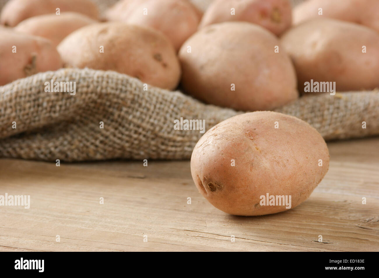 pile of potatoes Stock Photo - Alamy