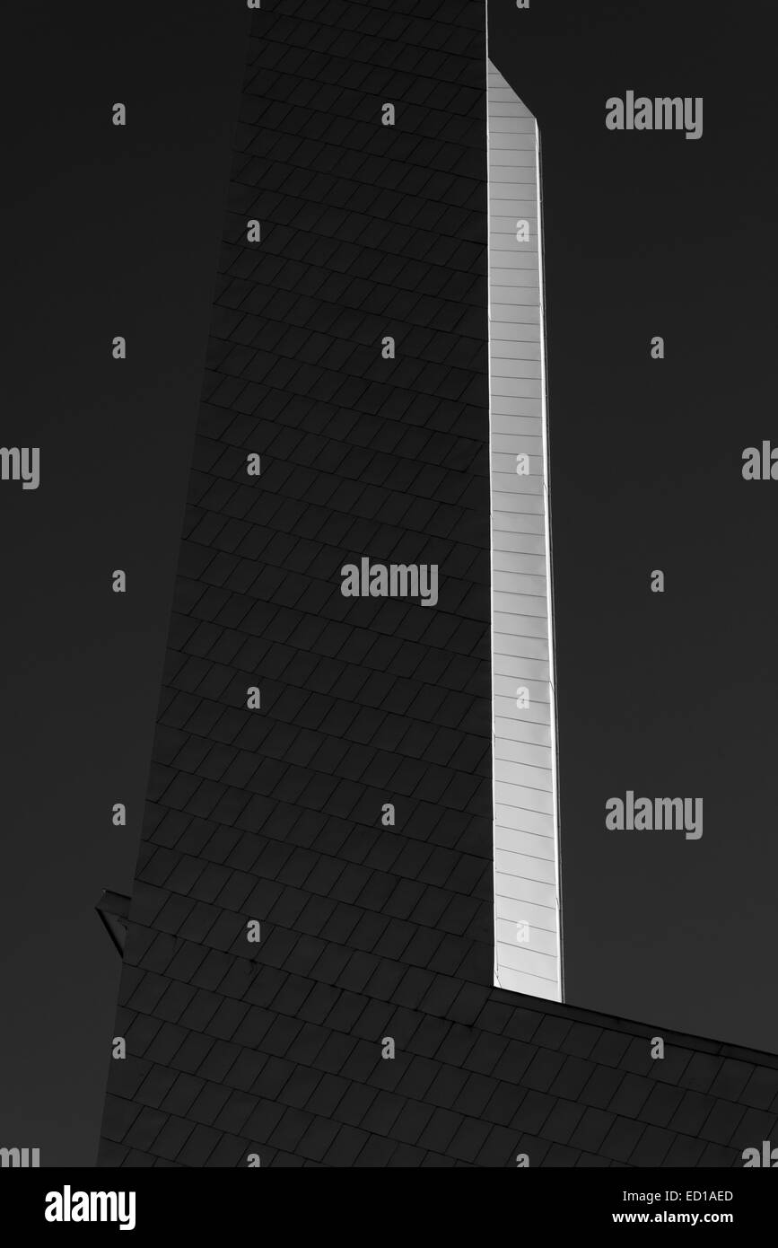 Modern architecture ; the new Monique Corriveau library in Quebec City ...