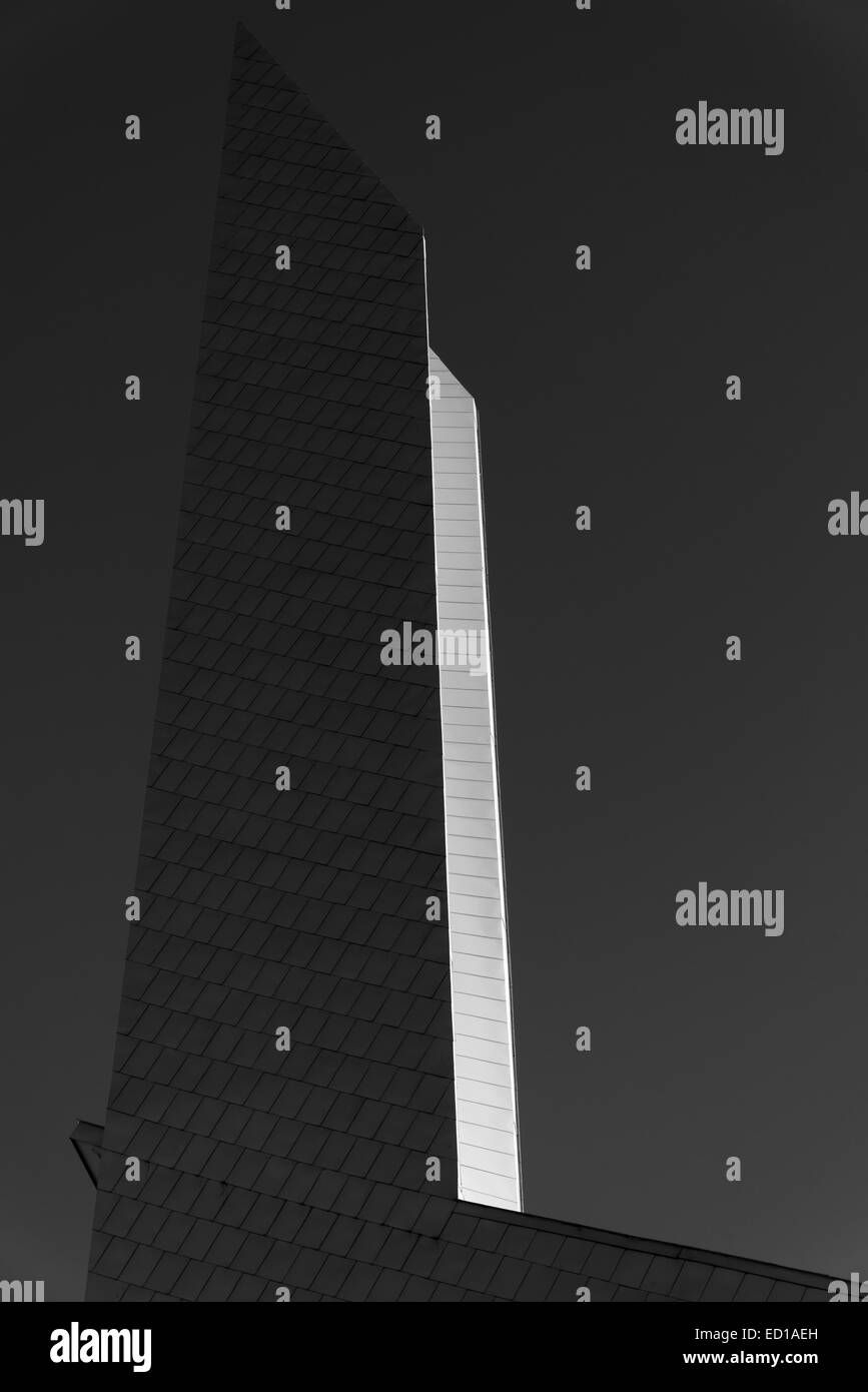 Modern architecture ; the new Monique Corriveau library in Quebec City ...