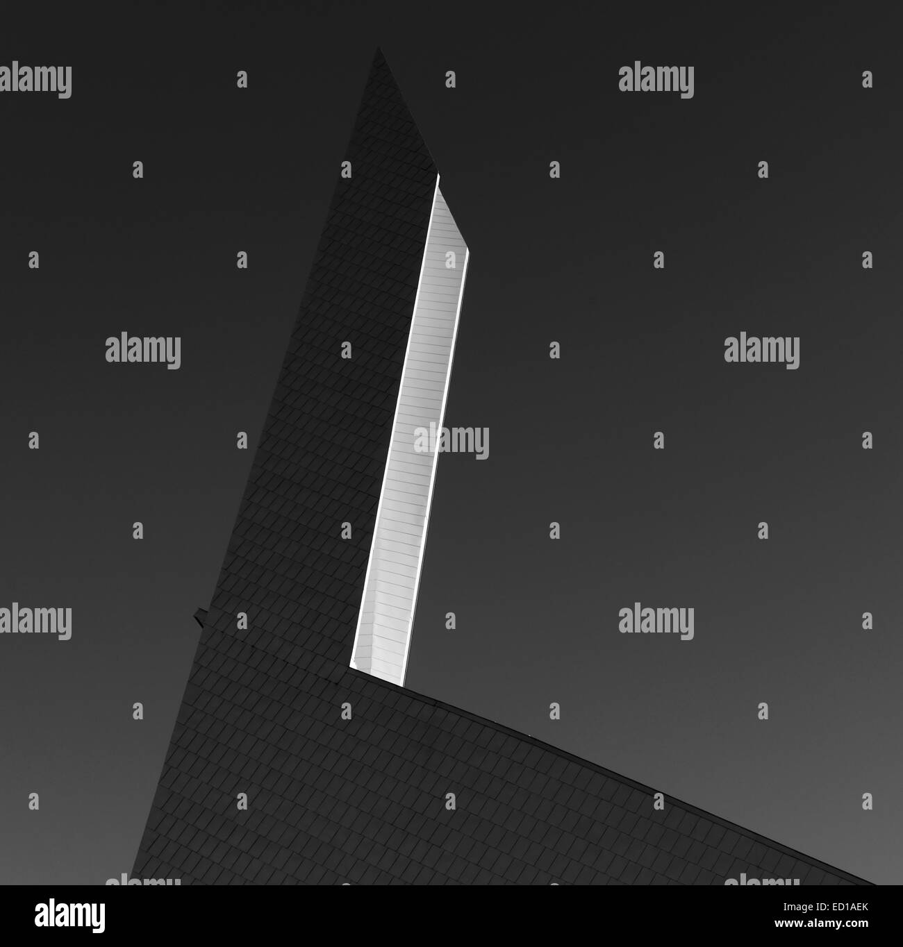 Modern architecture ; the new Monique Corriveau library in Quebec City ...