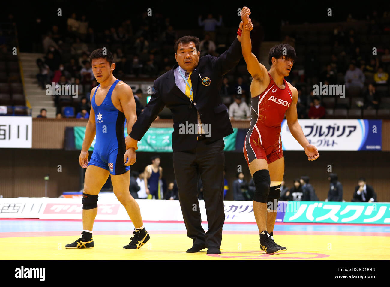 nd Yoyogi Gymnasium, Tokyo, Japan. 23rd Dec, 2014. (L-R) Daisuke ...