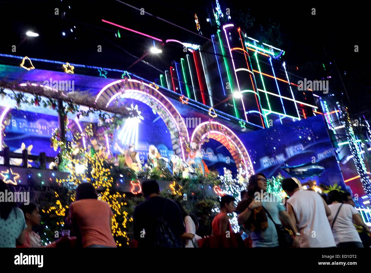 Filipino family's enjoyed taking their pictures at Policarpio Street in ...