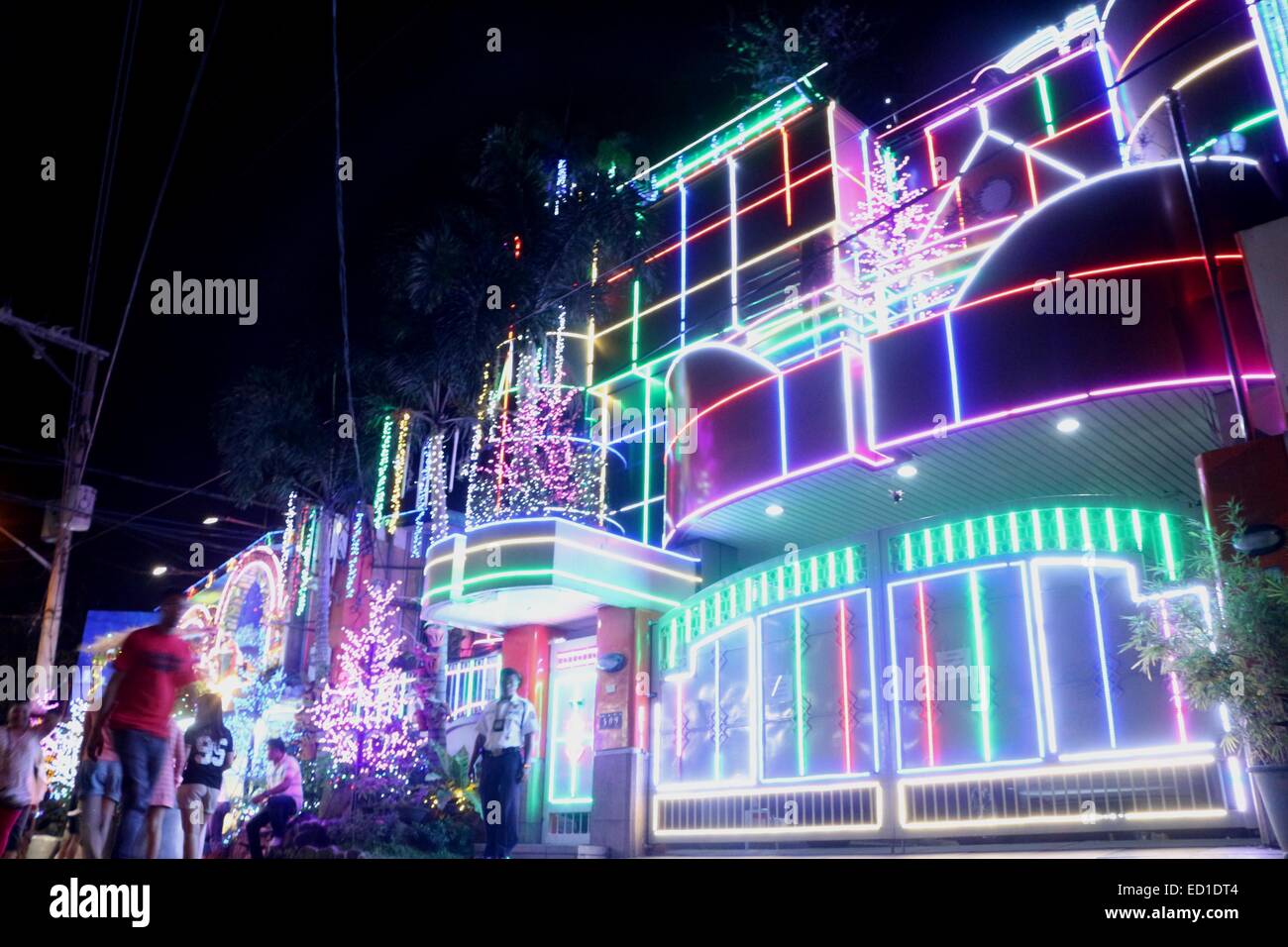 Filipino family's enjoyed taking their pictures at Policarpio Street in ...