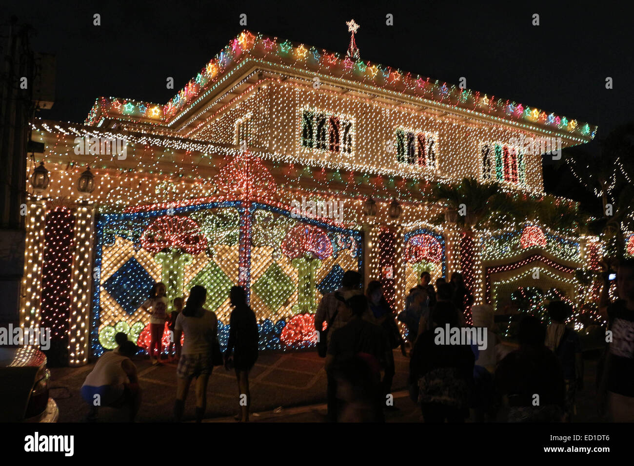 Filipino family's enjoyed taking their pictures at Policarpio Street in ...