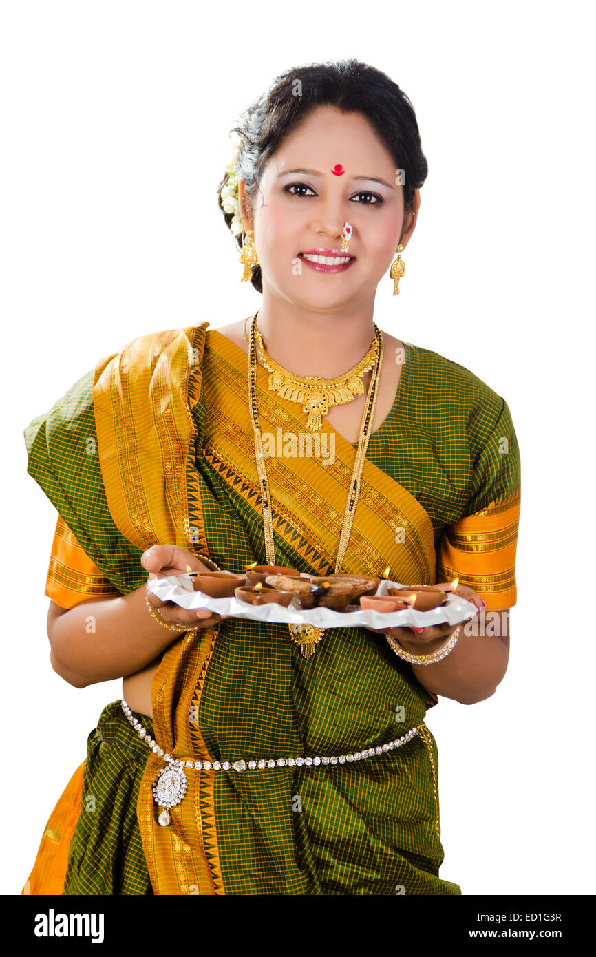Bengali woman holding pooja thali hi-res stock photography and images ...