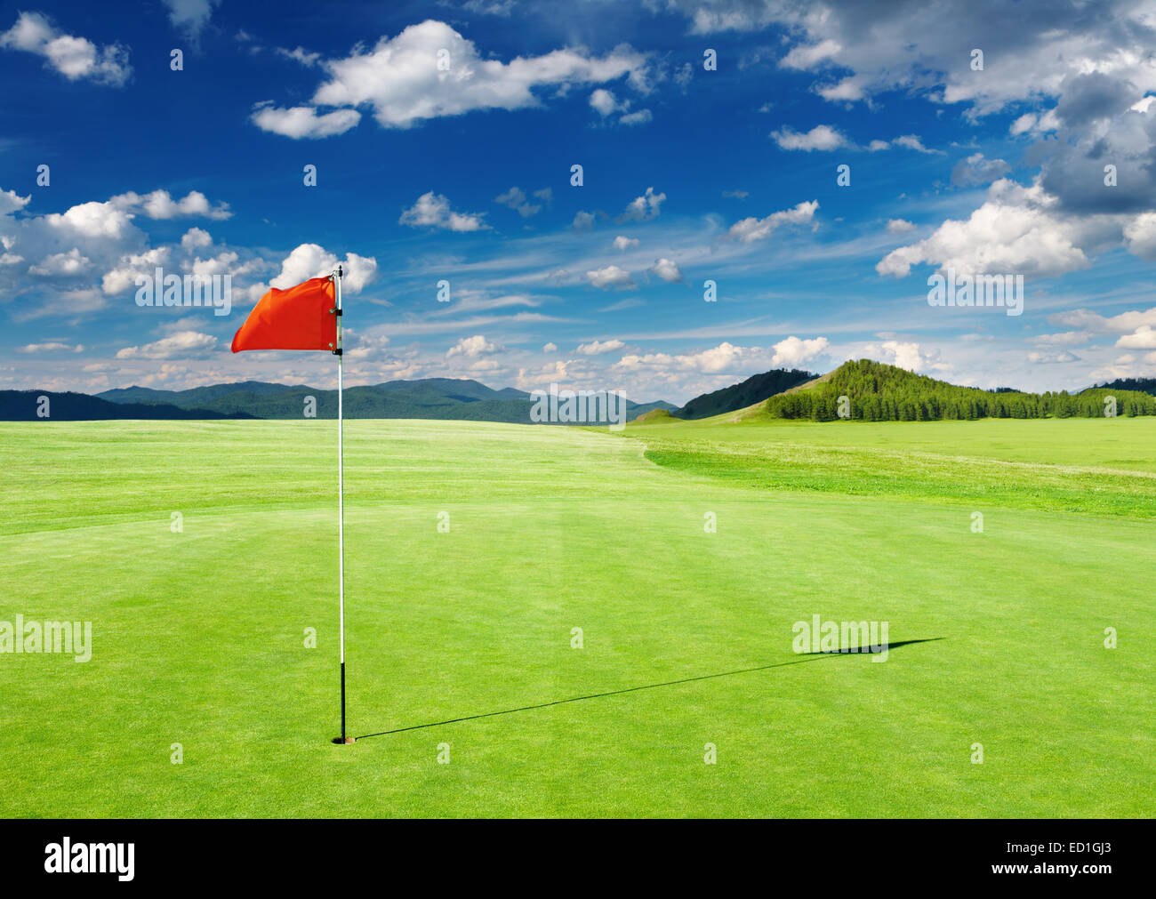 Golf hole flag hi-res stock photography and images - Alamy