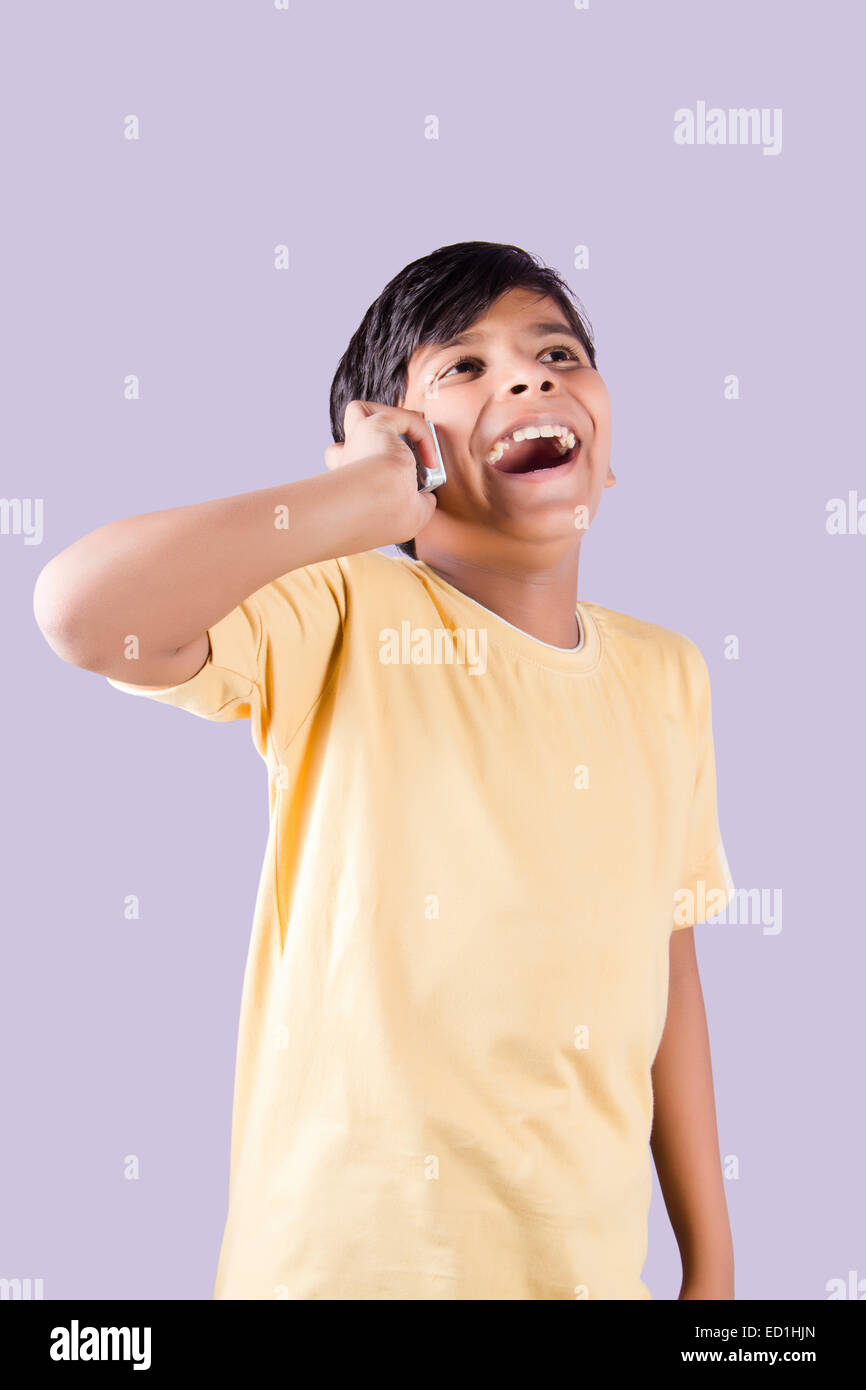 Indian kids playing mobile hi-res stock photography and images - Alamy