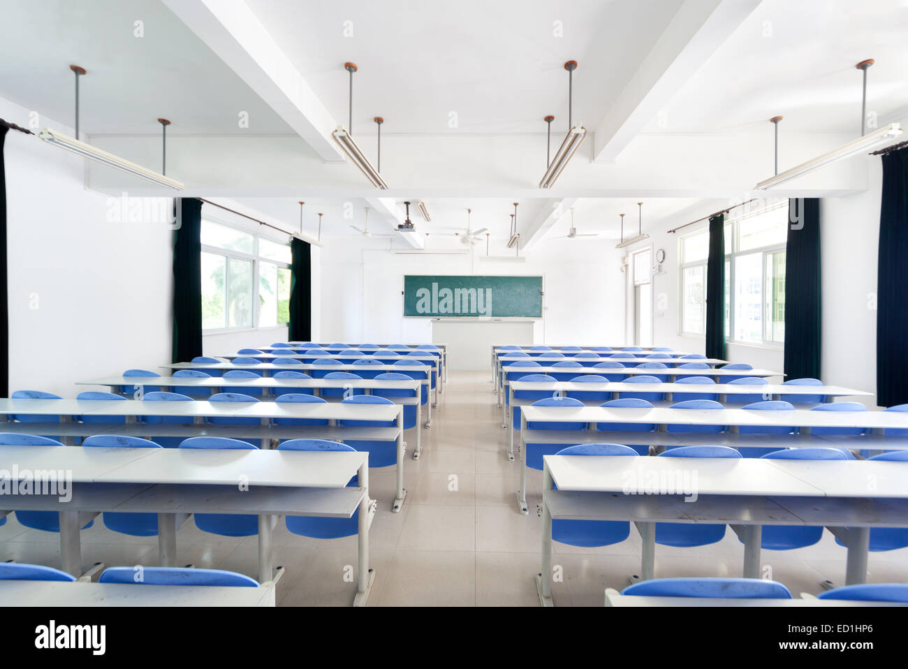 Empty classroom hi-res stock photography and images - Alamy