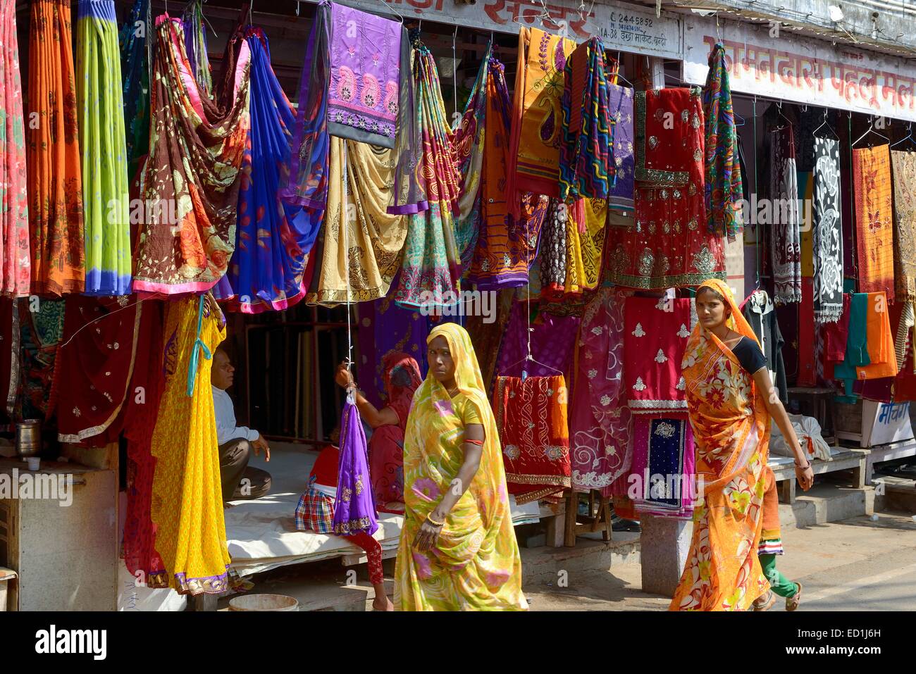 Sari shop hi-res stock photography and images - Alamy