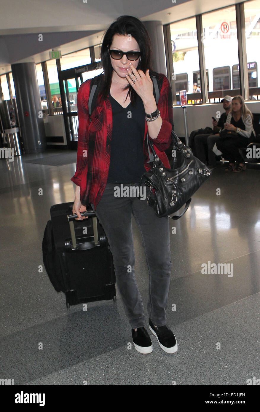 Laura Prepon arrives at Los Angeles International (LAX) airport ...
