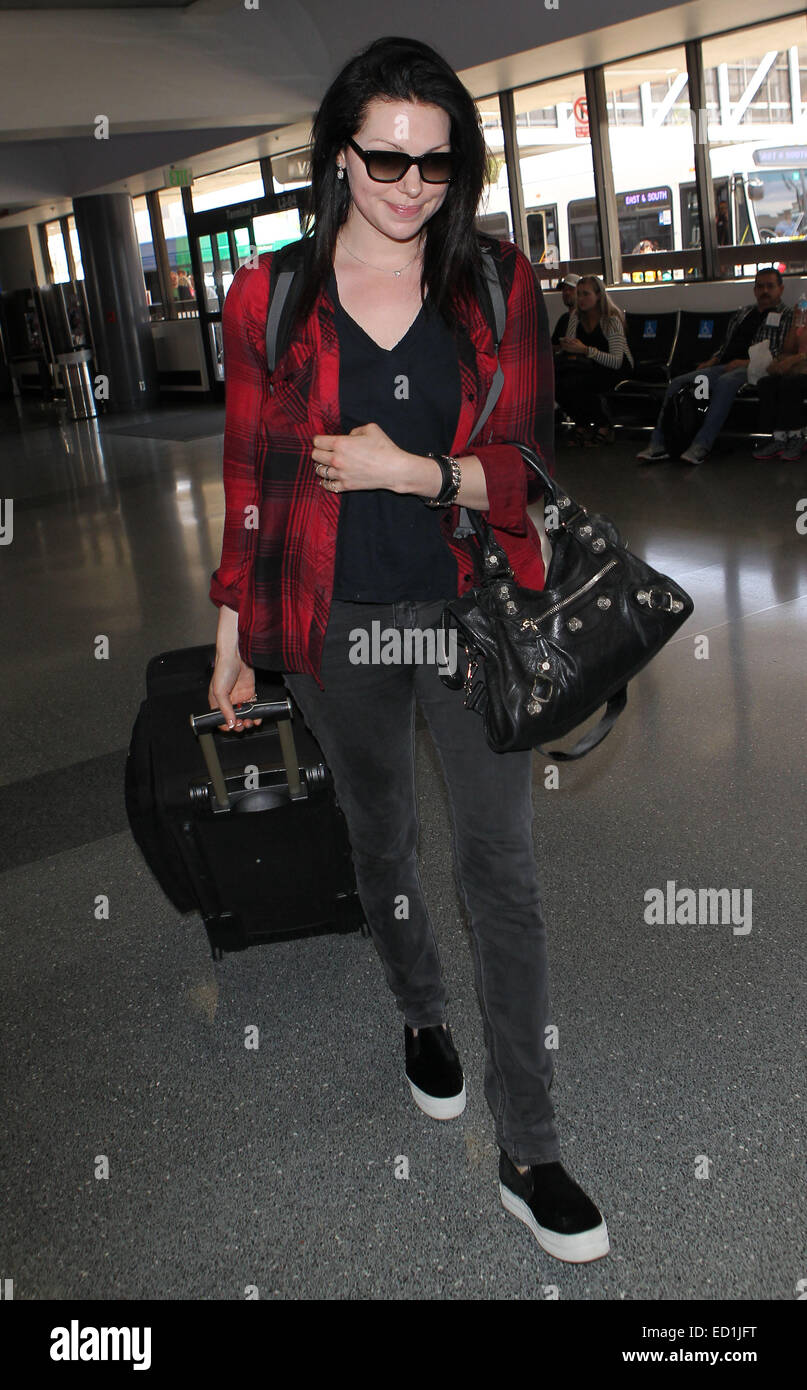 Laura Prepon arrives at Los Angeles International (LAX) airport ...