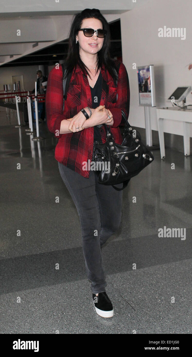 Laura Prepon arrives at Los Angeles International (LAX) airport ...