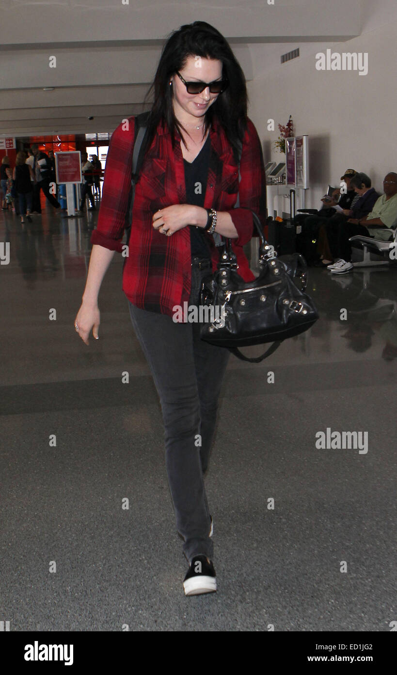Laura Prepon arrives at Los Angeles International (LAX) airport ...