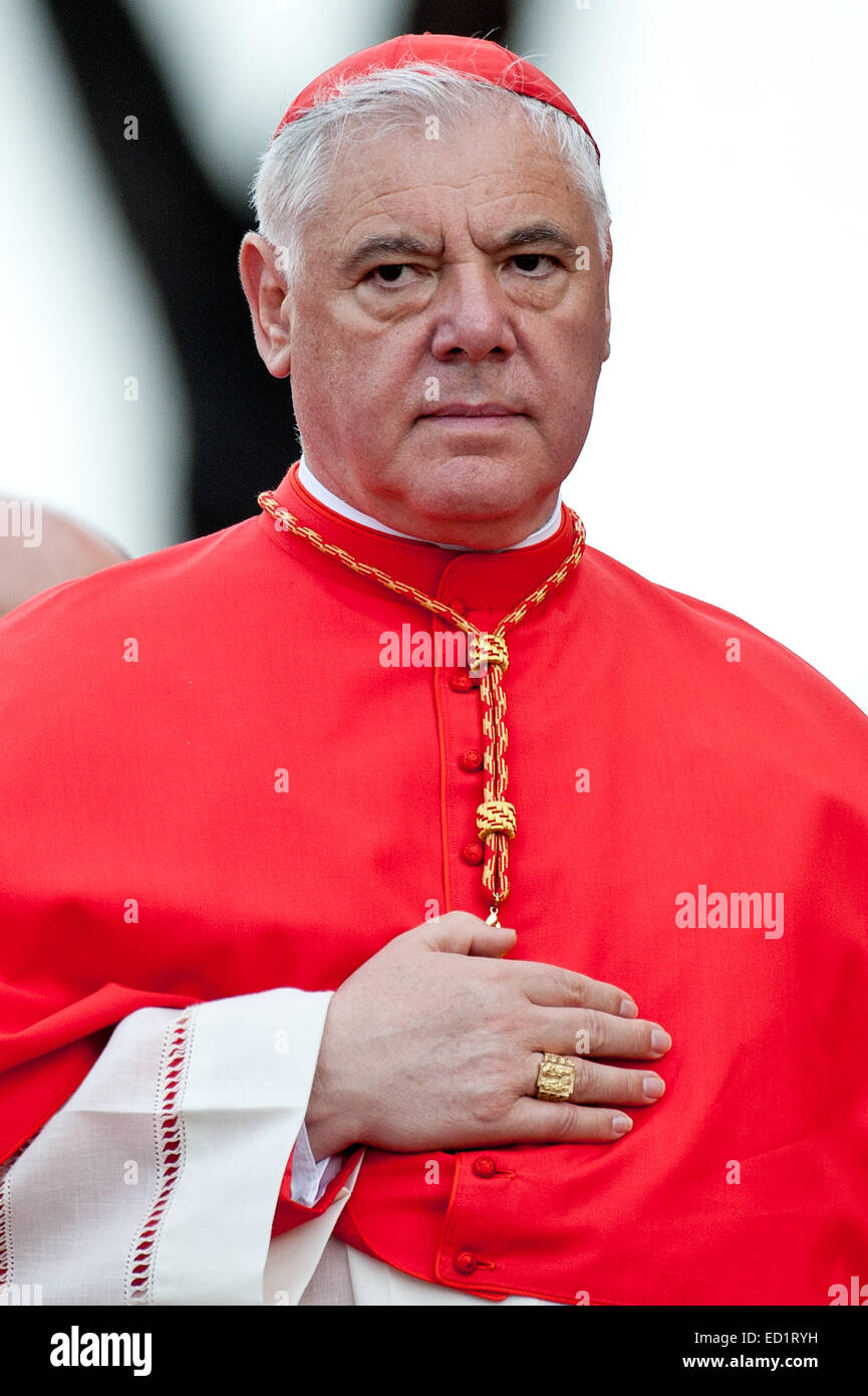 Pope Francis celebrates the Eucharist during the Corpus Domini Mass ...