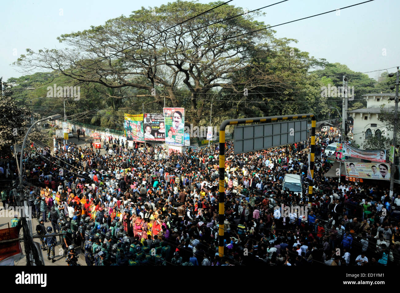 Dhaka, Bangladesh. 24th Dec, 2014. Supporters of Bangladesh Nationalist ...