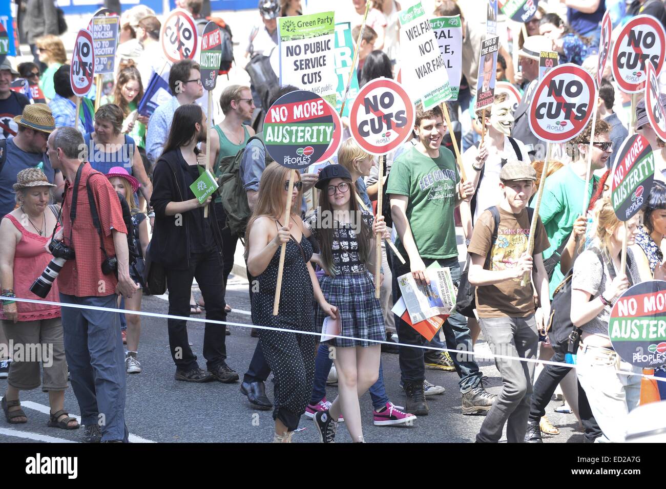 Thousands march from London's Oxford Circus to Parliament Square to ...